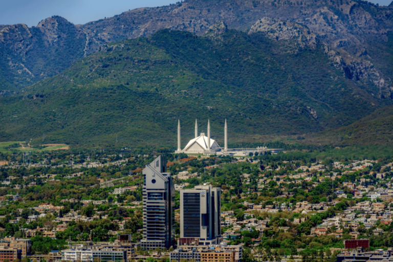 10 Beautiful places to visit in Pakistan - Complete Guide